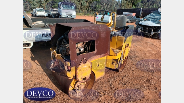 YongHong Ride-on Vibratory Drum Roller | Devco Auction