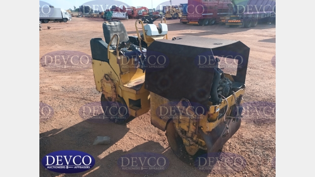 YongHong Ride-on Vibratory Drum Roller | Devco Auction