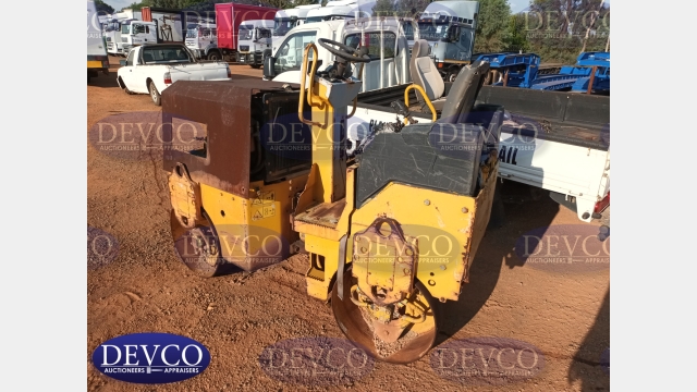 YongHong Ride-on Vibratory Drum Roller | Devco Auction