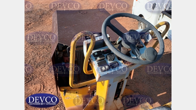 YongHong Ride-on Vibratory Drum Roller | Devco Auction
